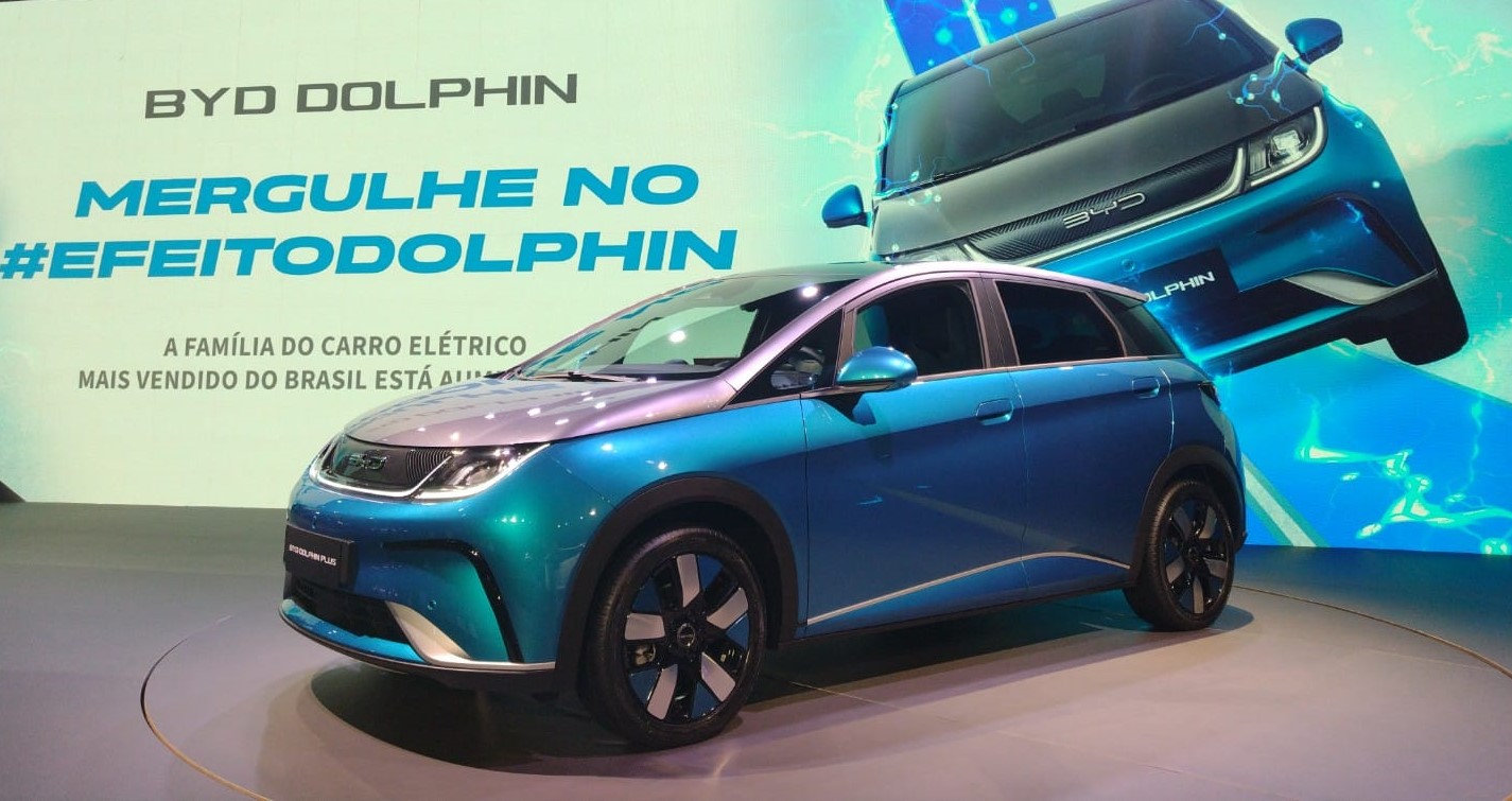 BYD Dolphin Plus traz sistemas semiautônomos e tem 204 cv, mais que o ...
