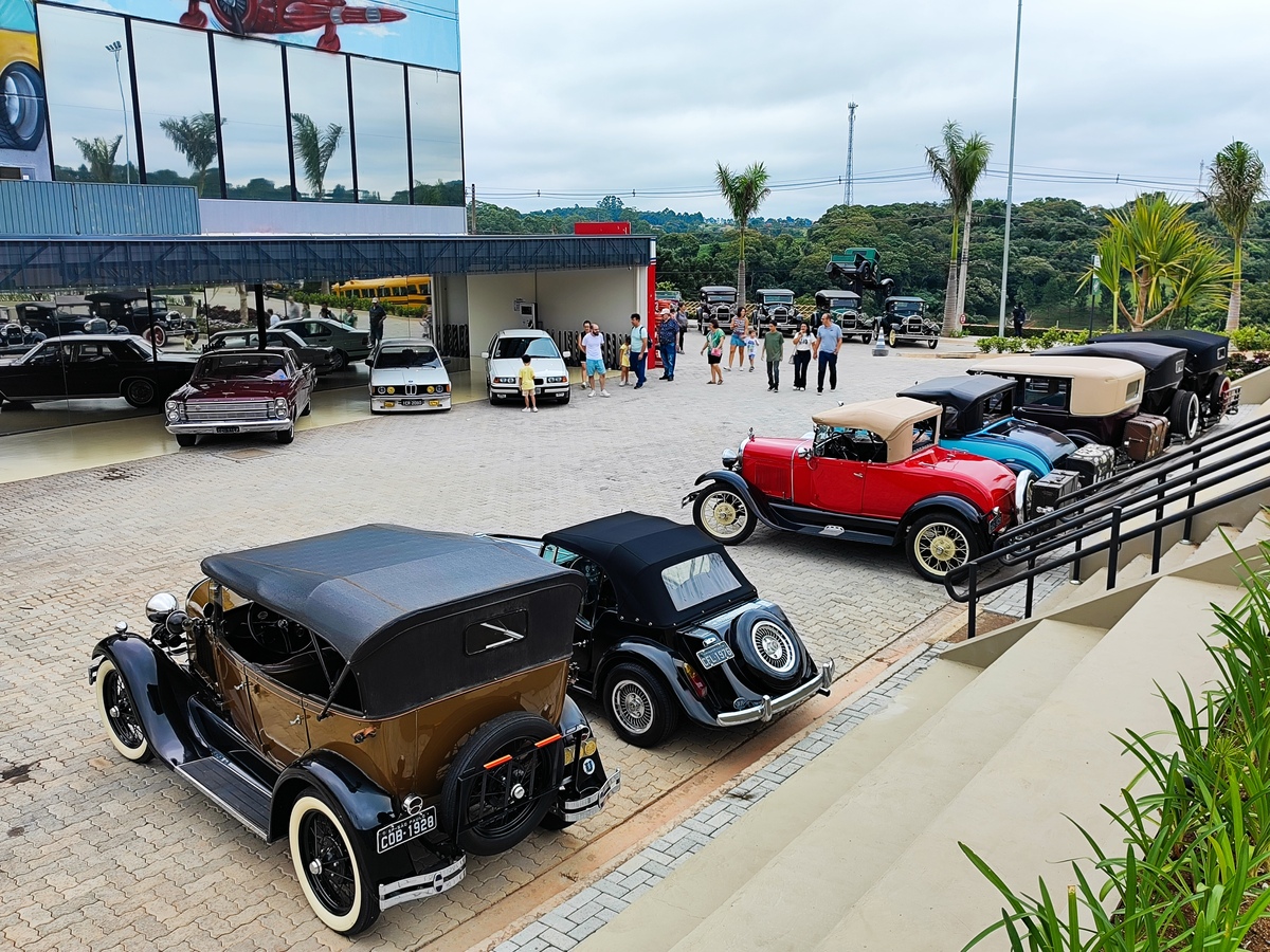 Modelos pré-guerra foram a atração do sábado no Complexo Dream Car ...