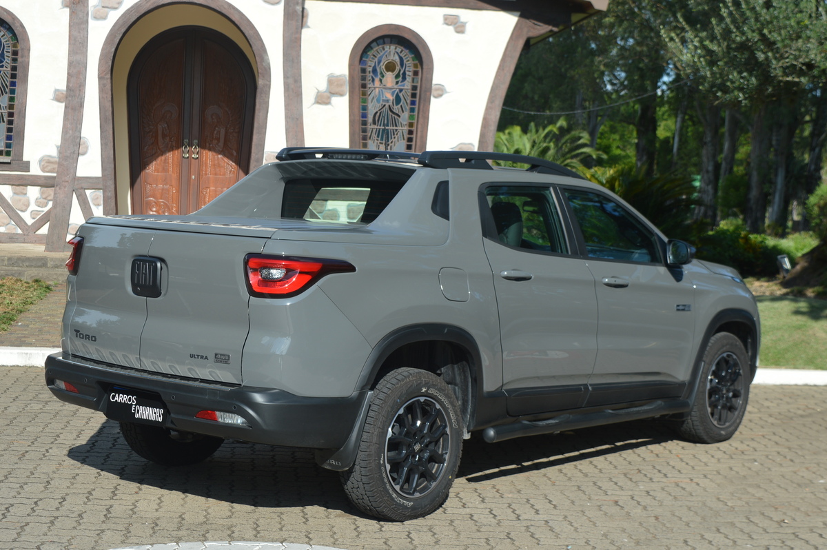 Visual ultramoderno: capota rígida é a cereja do bolo do Fiat Toro ...
